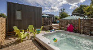 Location de mobil-homes avec Jacuzzi à Bénodet | Camping Le Port de ...